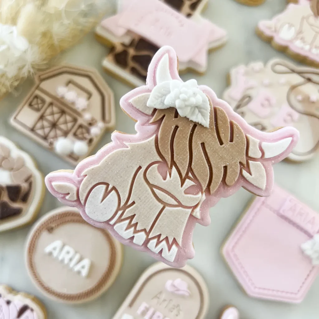 Cute Highland Cow (side) Cookie Stamp and Cutter | Cookie Cutters ...